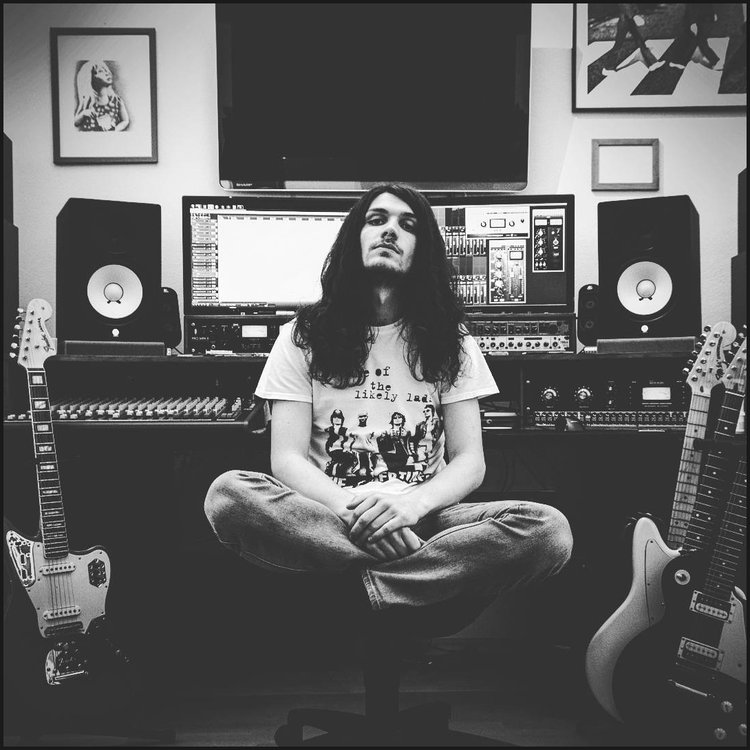 LOWRY LANE – Interview & Album Review: “Lonely War” – ECLECTIC MUSIC LOVER