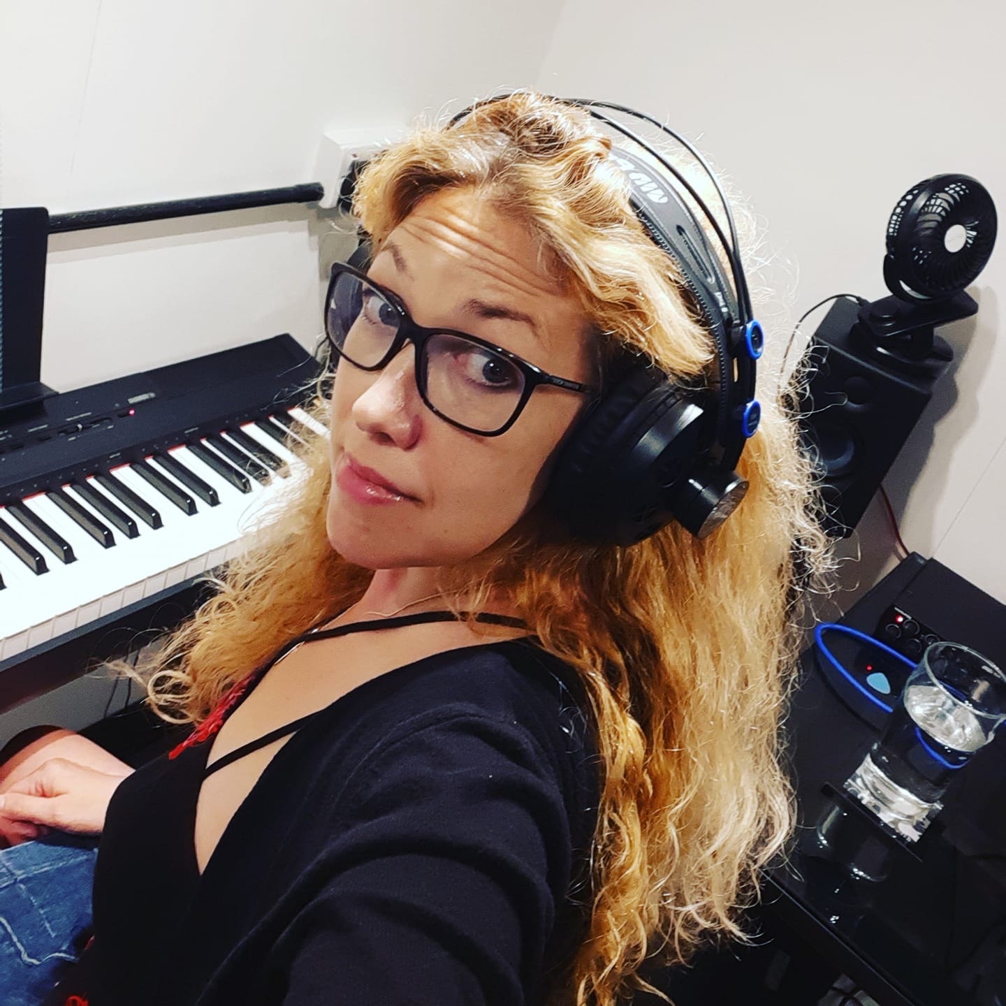 JOSEPHINE PASCOE – Single Review: “Starfish” – ECLECTIC MUSIC LOVER