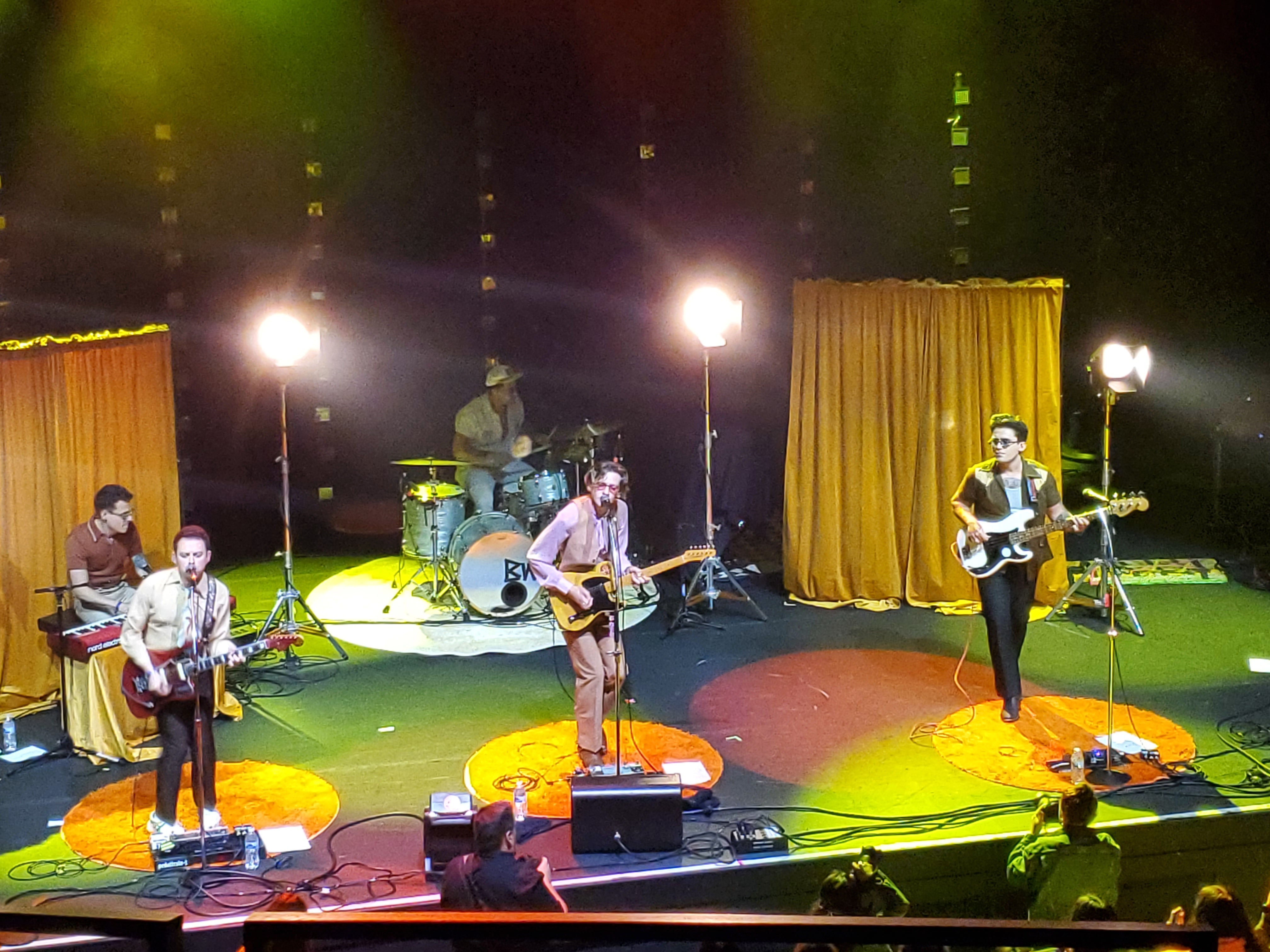 CONCERT REVIEW – lovelytheband, Beach Weather & Ava Maybee at The Novo ...